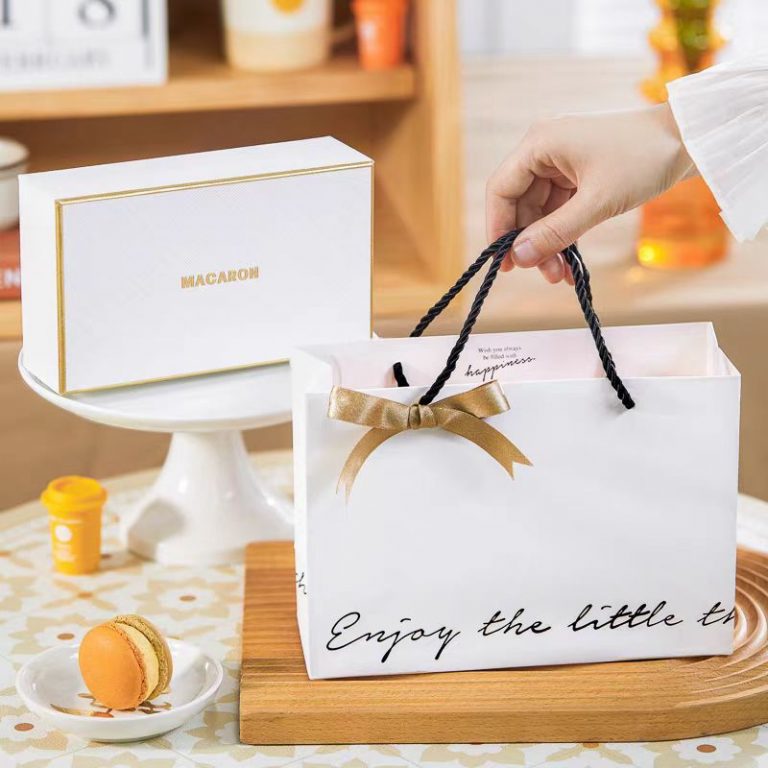 macaron gift box, macaron hard box, high end macaron box | Cake box ...